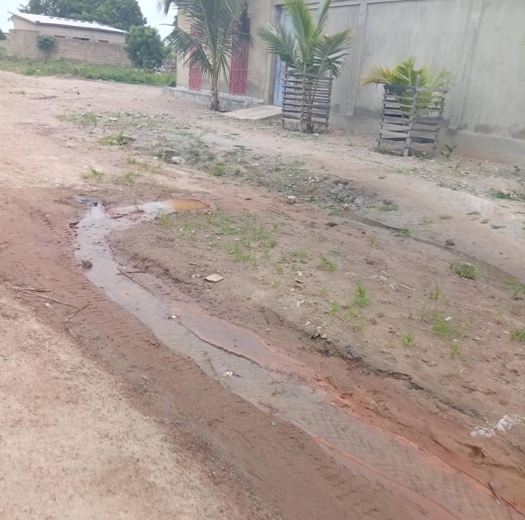 BBN - DU GASPILLAGE EN PLEIN CŒUR DE PARAKOU: Des tuyaux de la SONEB ...